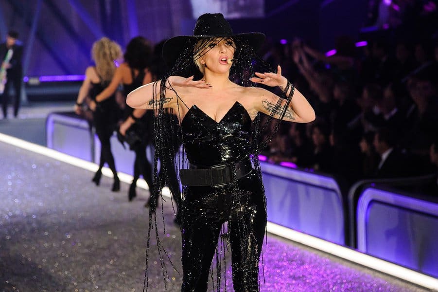 20 of the Most Popular Female Singers of All Time 2023